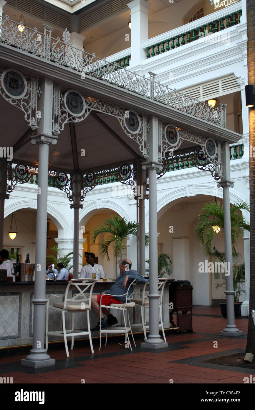 Raffles hotel singapore hi-res stock photography and images - Alamy