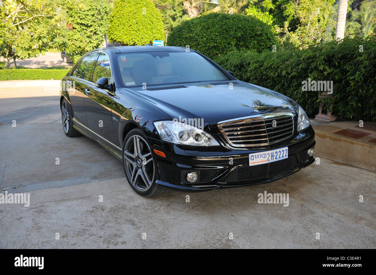 Mercedes Limousine car Stock Photo - Alamy