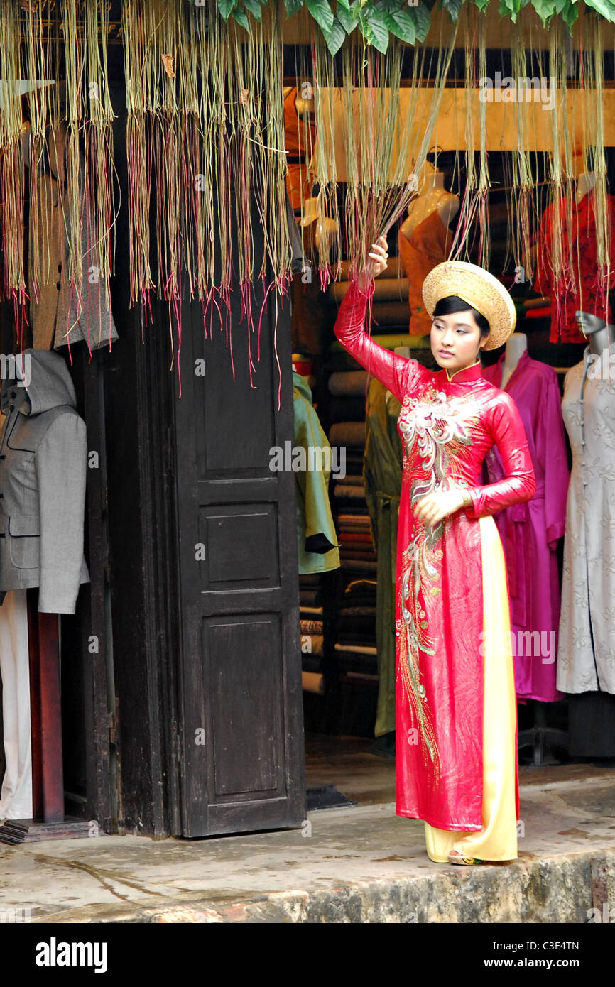 Getting Married in Vietnam Stock Photo - Alamy