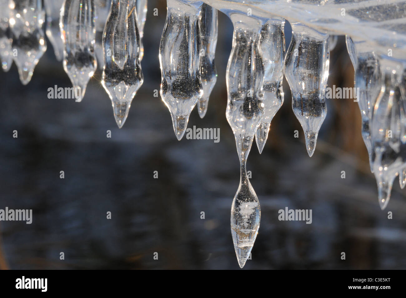 Icicles, old wire mesh fence, H2O in solid form Stock Photo - Alamy