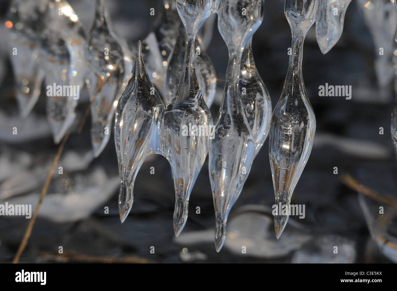 Icicles, old wire mesh fence, H2O in solid form Stock Photo - Alamy