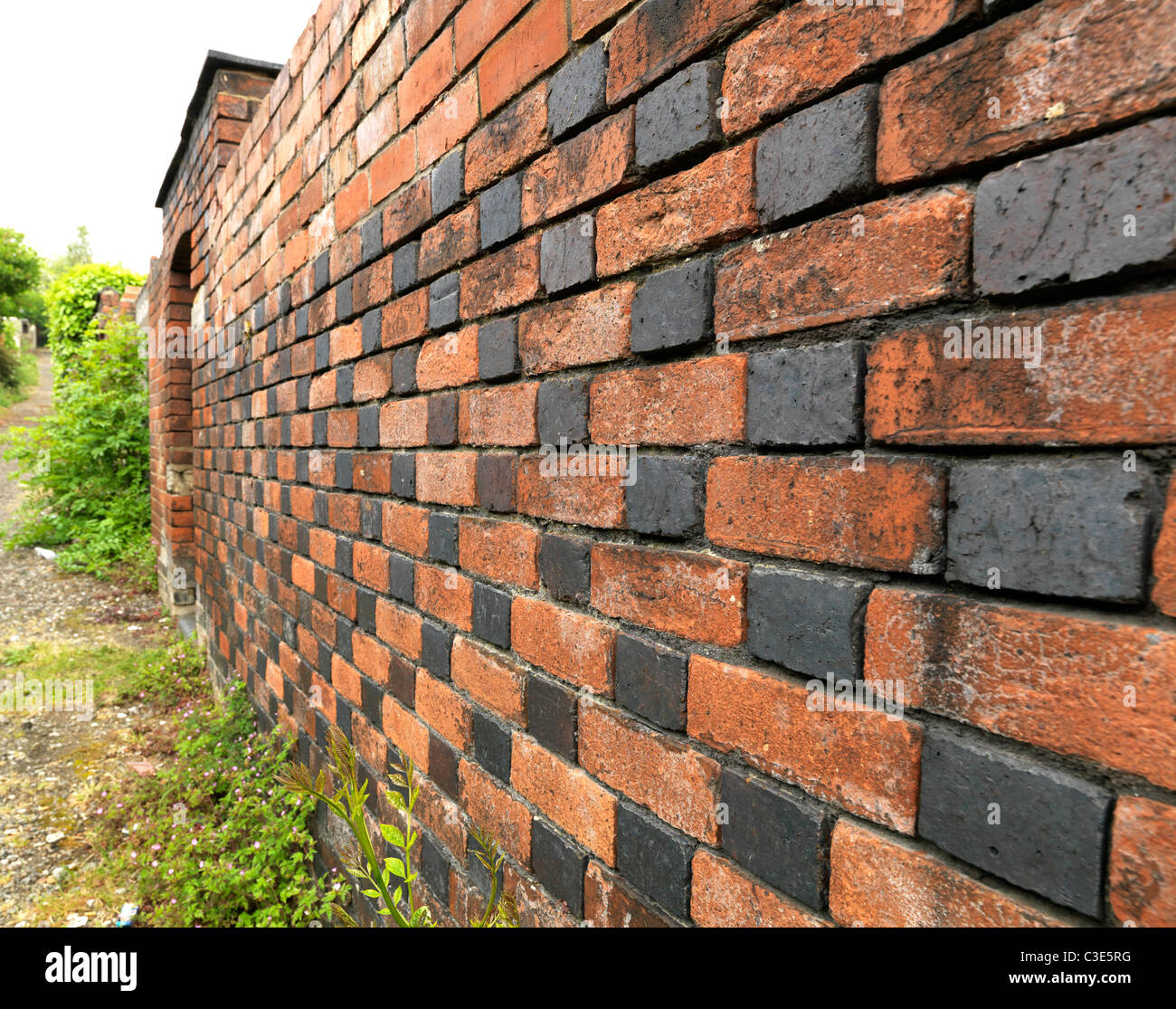 Red decorative brickwork hi-res stock photography and images - Alamy