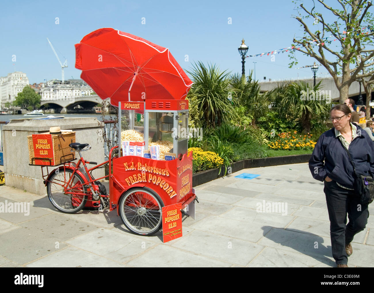 Popcorn cycle hi-res stock photography and images - Alamy