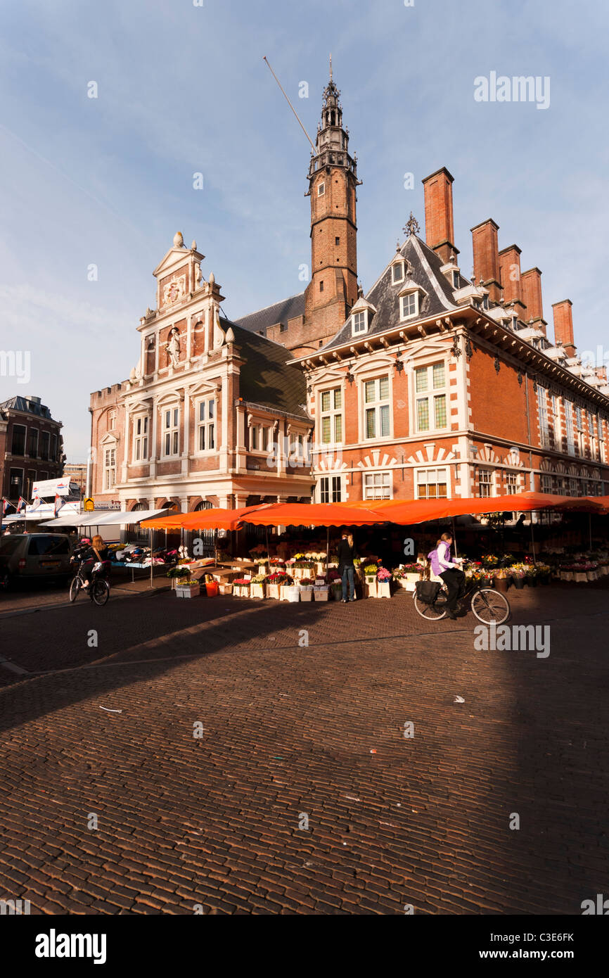 Market square in haarlem hi-res stock photography and images - Alamy
