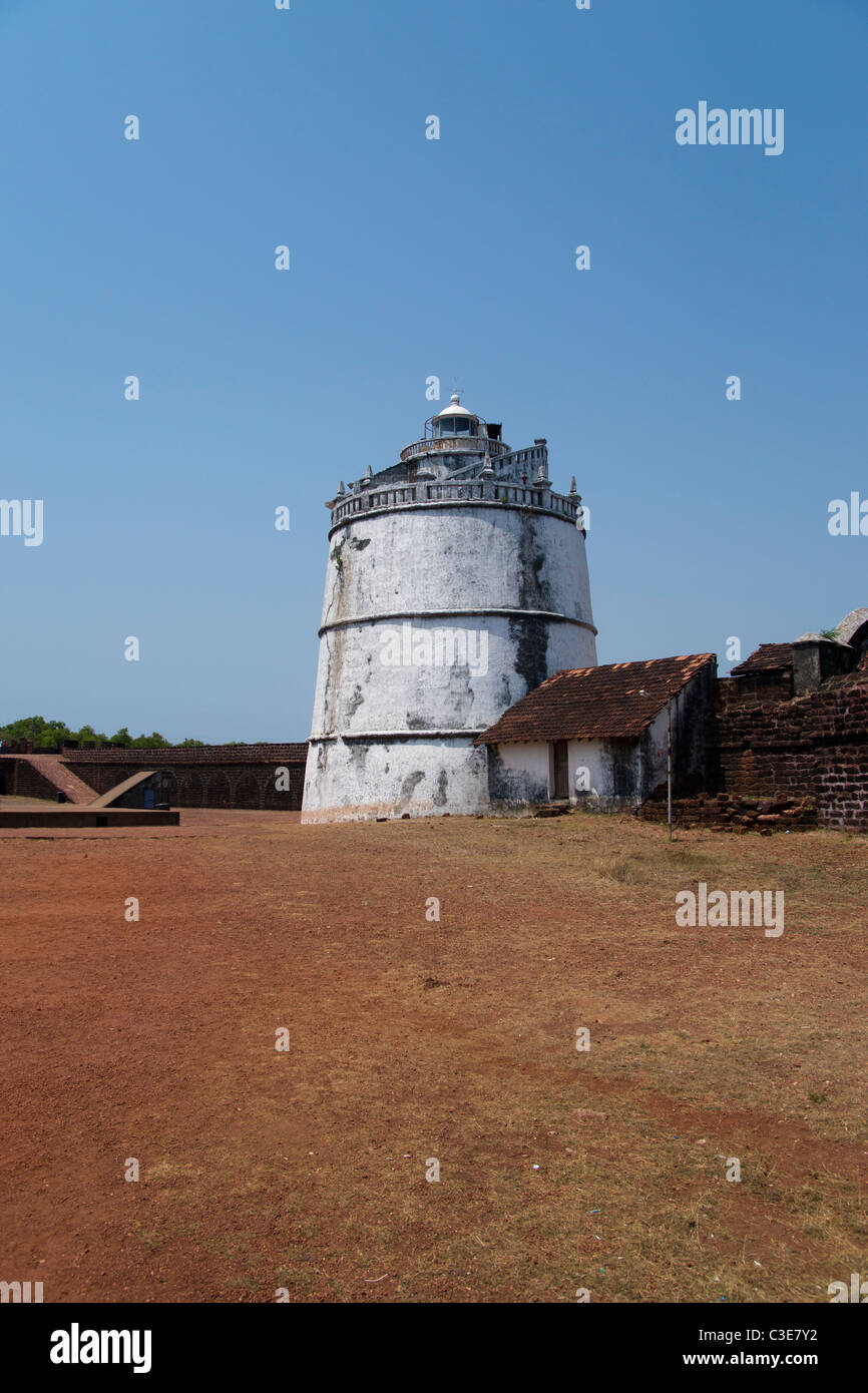 Aguada lighthouse at Fort Aguada on the Mandovi River Stock Photo - Alamy