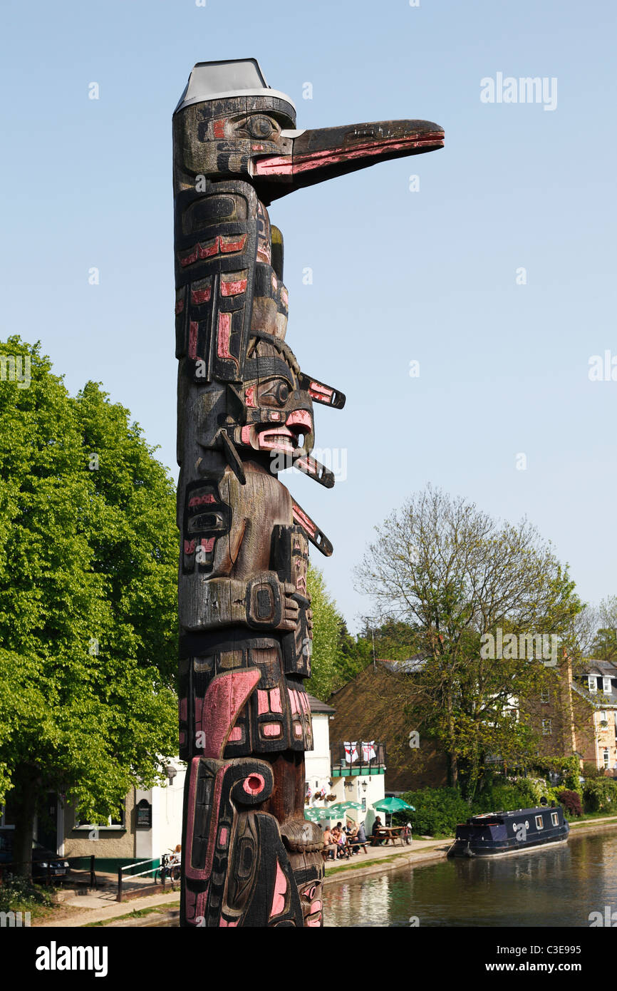 Totem pole animals hi-res stock photography and images - Alamy