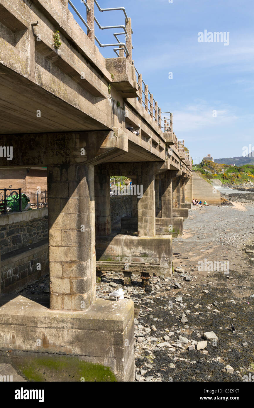 Concrete railway bridge in Barmouth Wales Stock Photo - Alamy