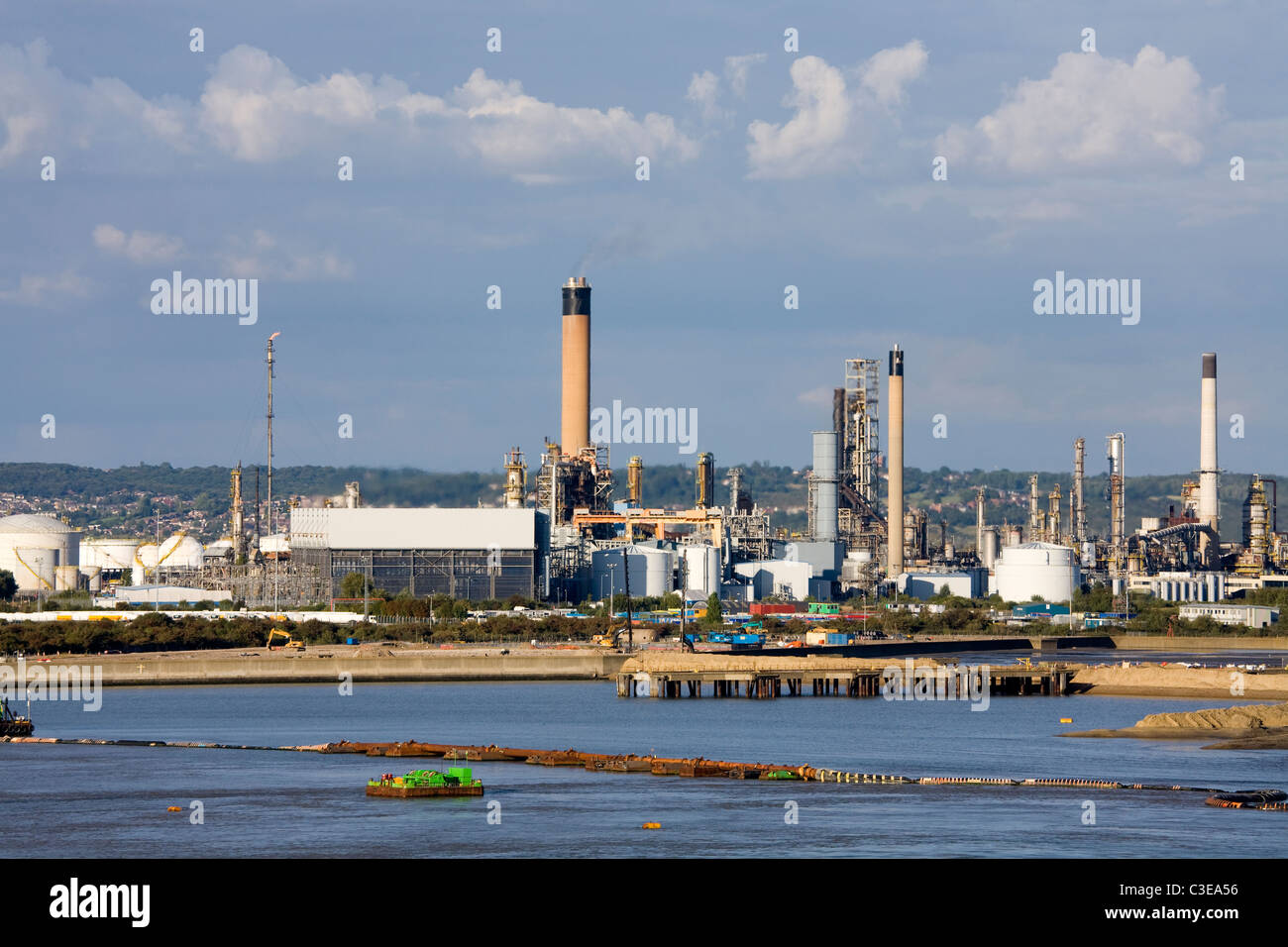 Thames refinery hi-res stock photography and images - Alamy
