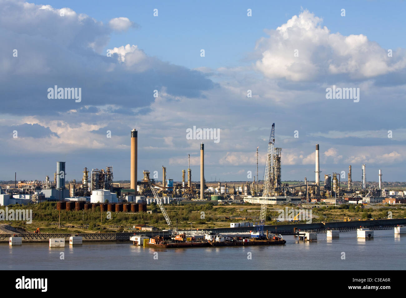 Oil refinery in Southend-on-Sea, River Thames, Essex County, England ...