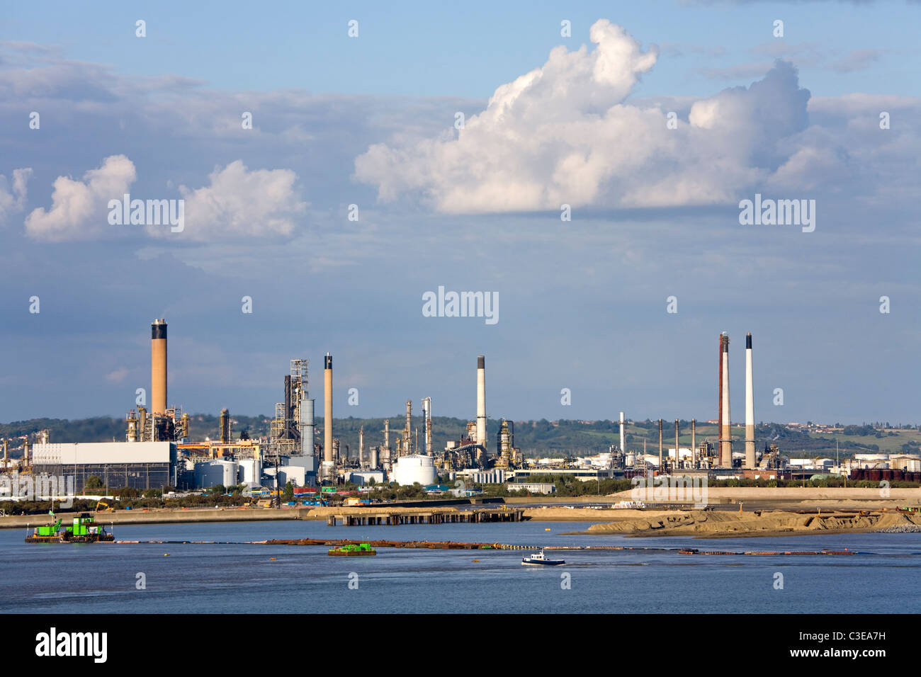 Oil refinery in Southend-on-Sea, River Thames, Essex County, England ...