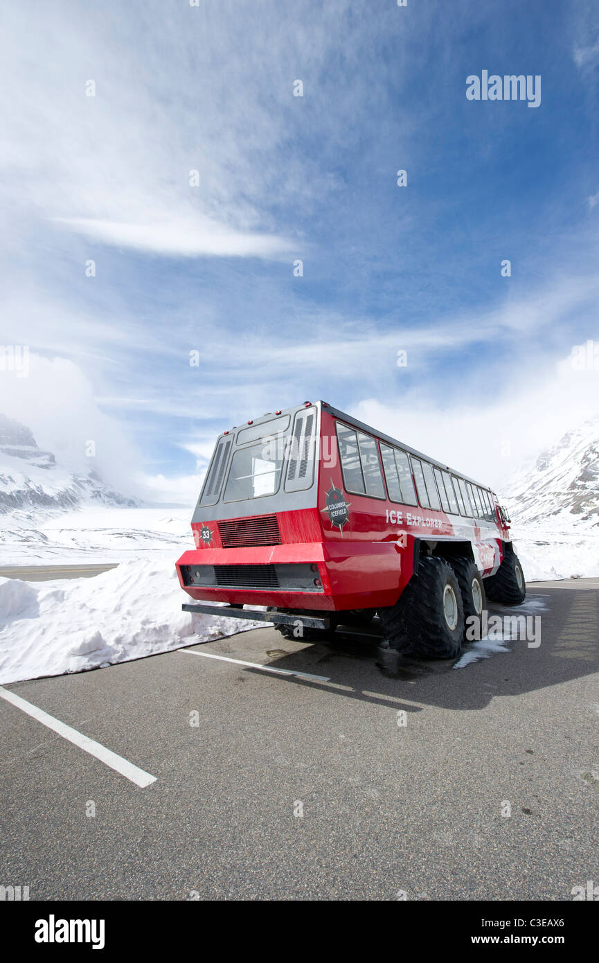 Snowcoach hi-res stock photography and images - Alamy