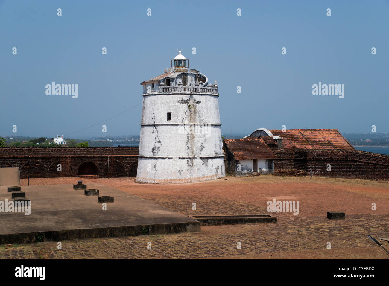 Aguada lighthouse at Fort Aguada on the Mandovi River Stock Photo - Alamy