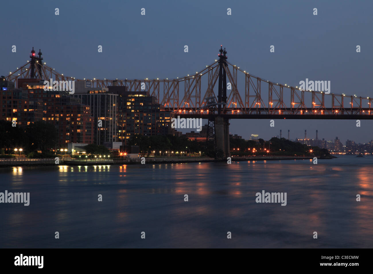 59th Street Bridge, Roosevelt Island, East River, New York City , USA ...