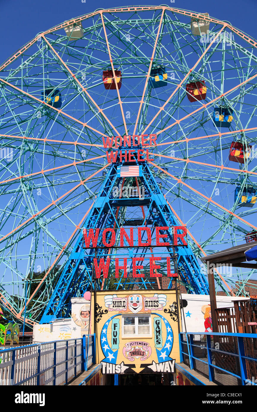 Wonder wheel and coney island hi-res stock photography and images - Alamy