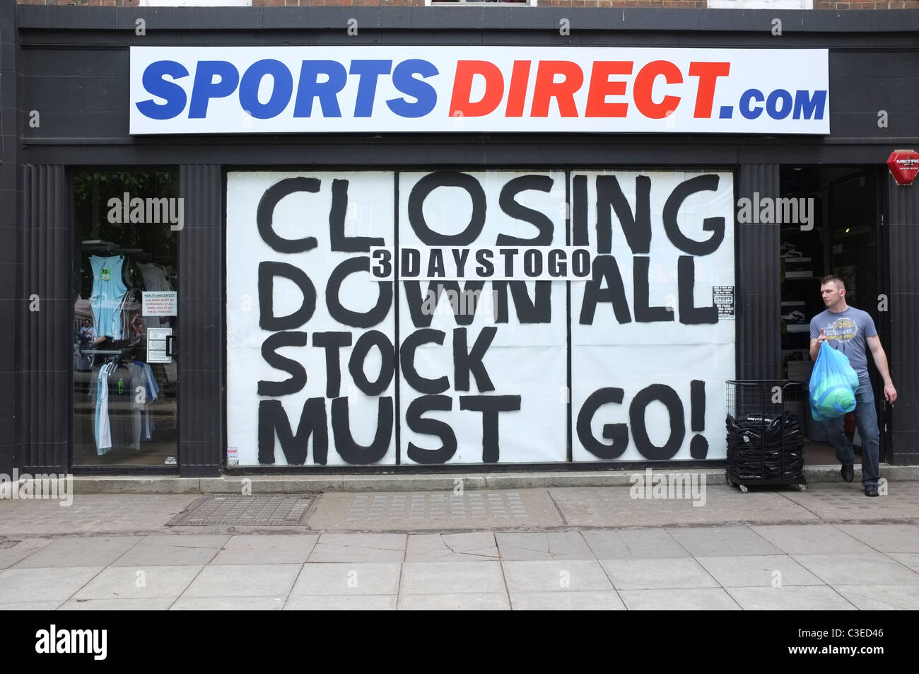 Sports direct closing down hi-res stock photography and images - Alamy