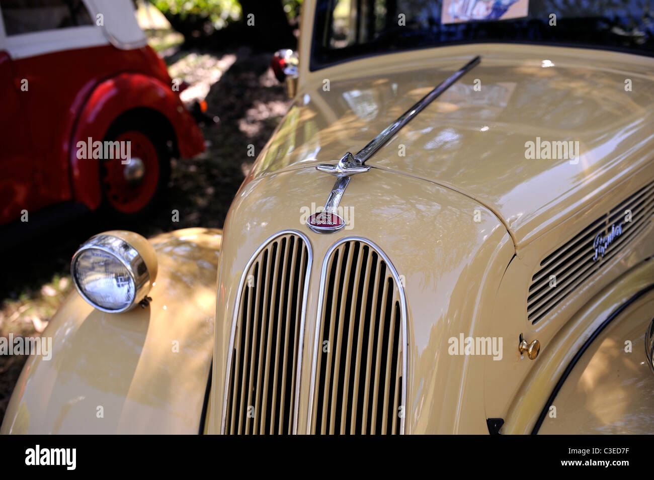 Classic ford popular hi-res stock photography and images - Alamy