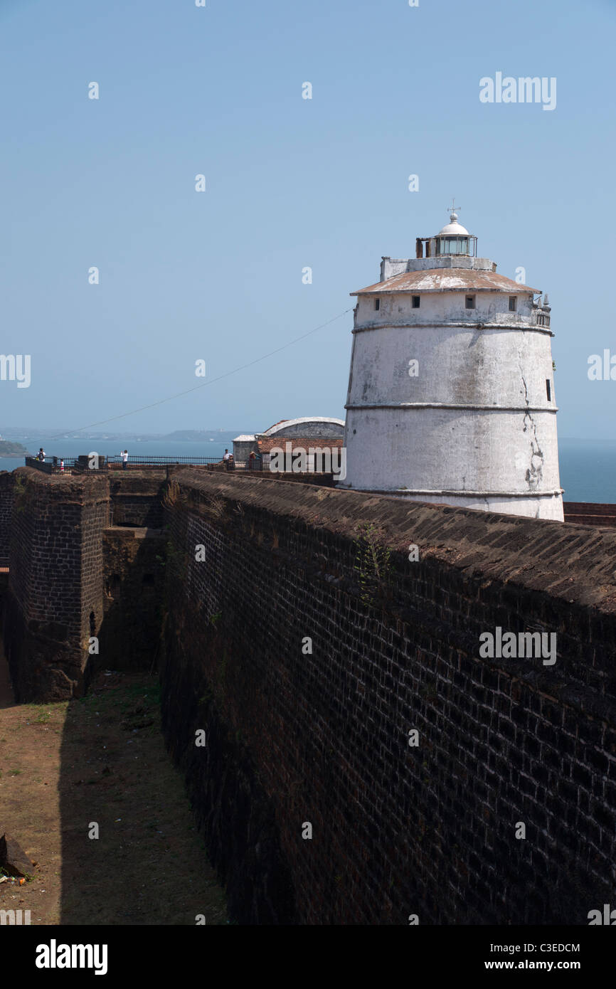 Aguada lighthouse at Fort Aguada on the Mandovi River Stock Photo - Alamy