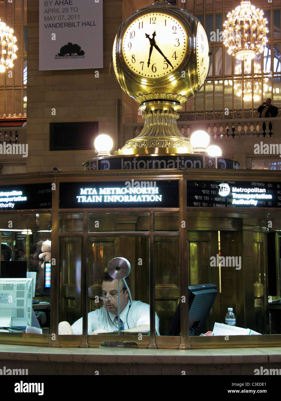Train information counter at the Grand Central Station, New York City ...