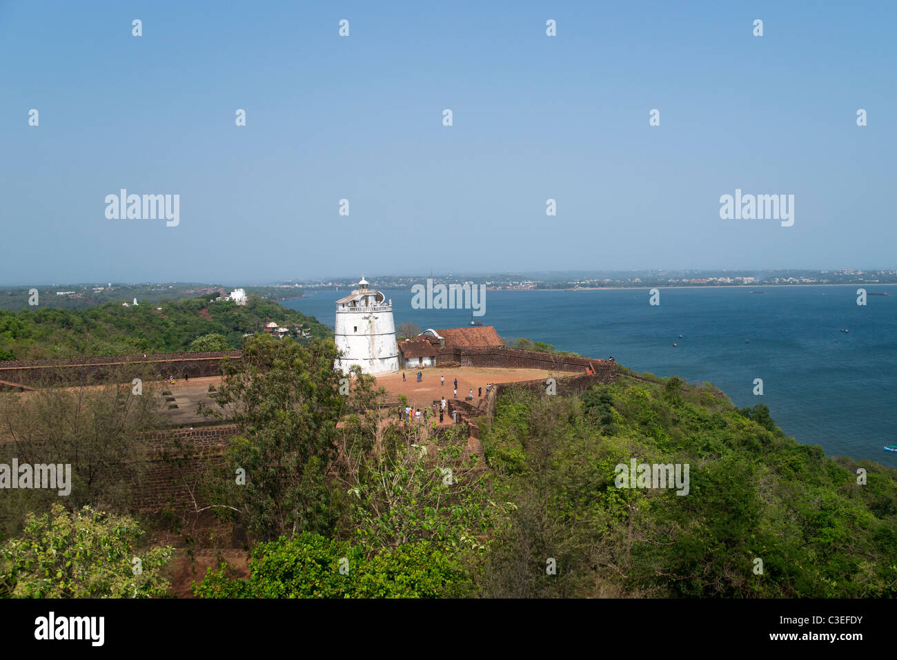 Aguada lighthouse at Fort Aguada on the Mandovi River Stock Photo - Alamy