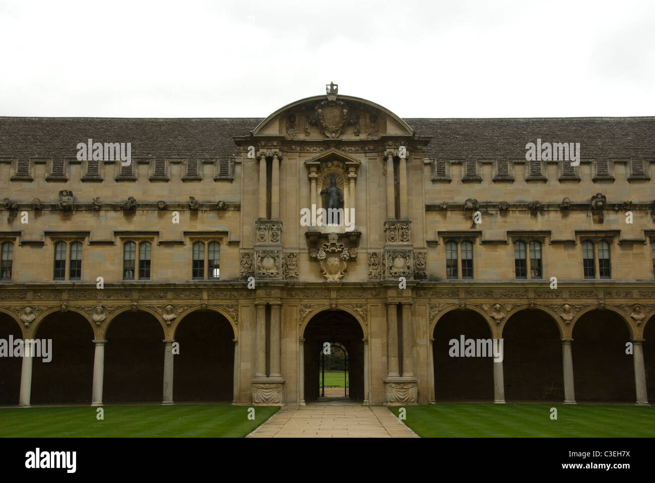 College quadrangles hi-res stock photography and images - Alamy