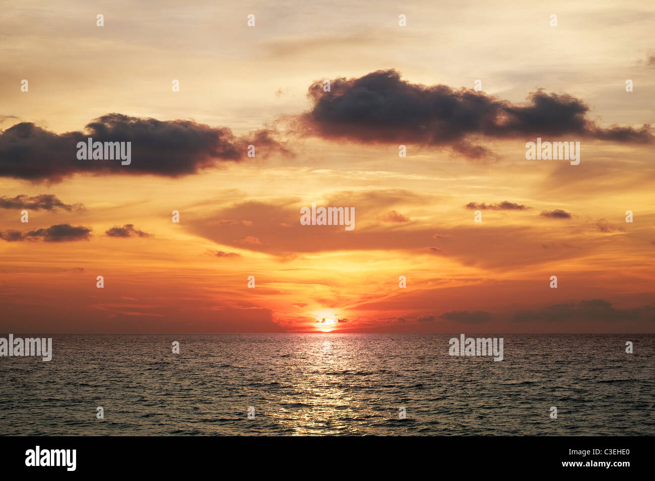 Evening sunset over ocean hi-res stock photography and images - Alamy