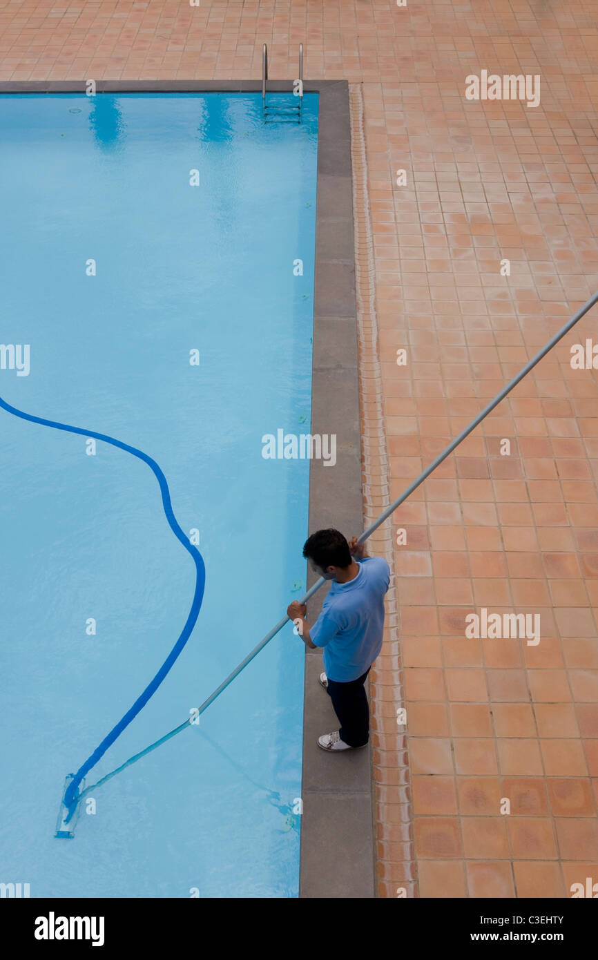 Pool cleaner hi-res stock photography and images - Alamy