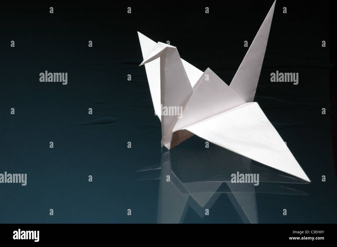 Origami bird hi-res stock photography and images - Alamy
