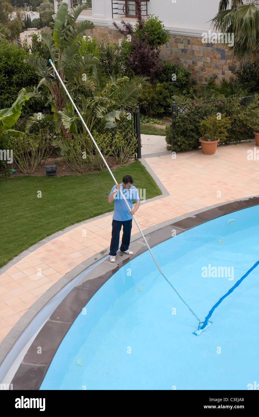 Pool cleaner hi-res stock photography and images - Alamy