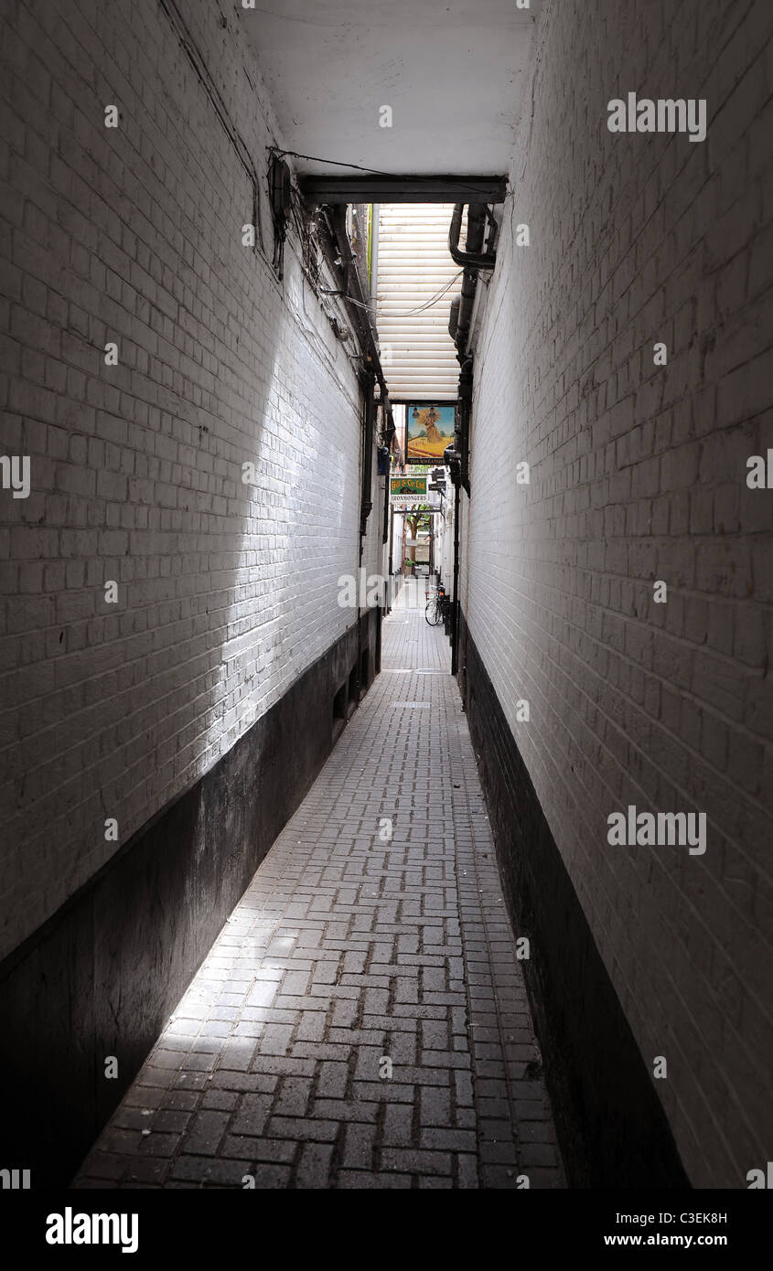 Between buildings hi-res stock photography and images - Alamy