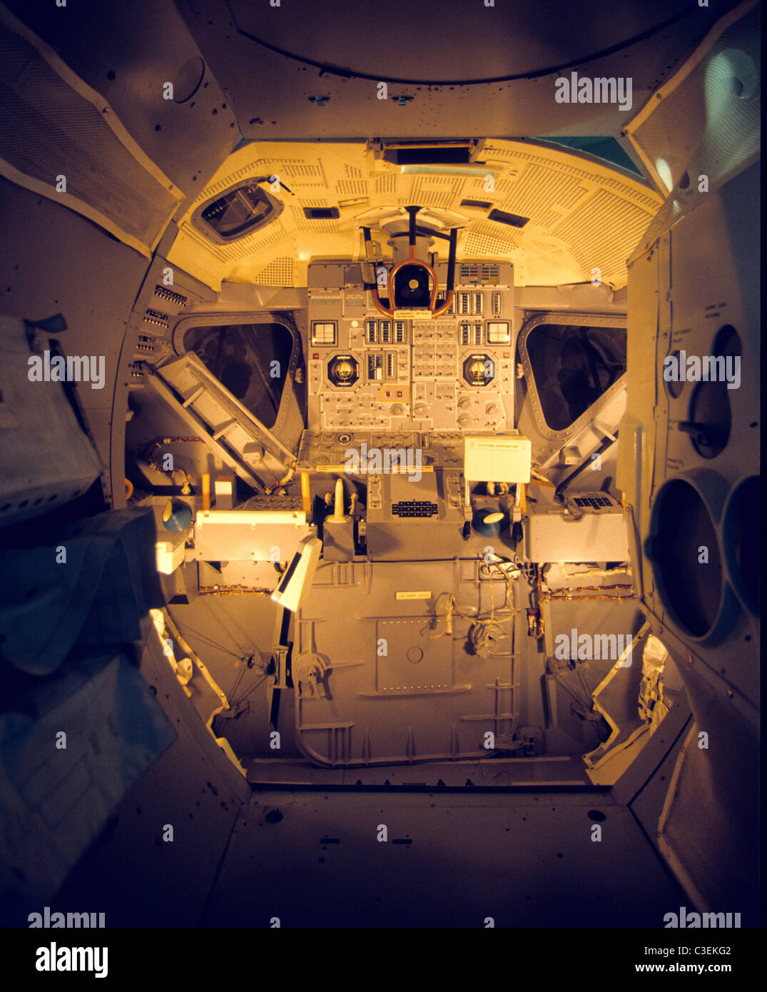Flight control center hi-res stock photography and images - Alamy