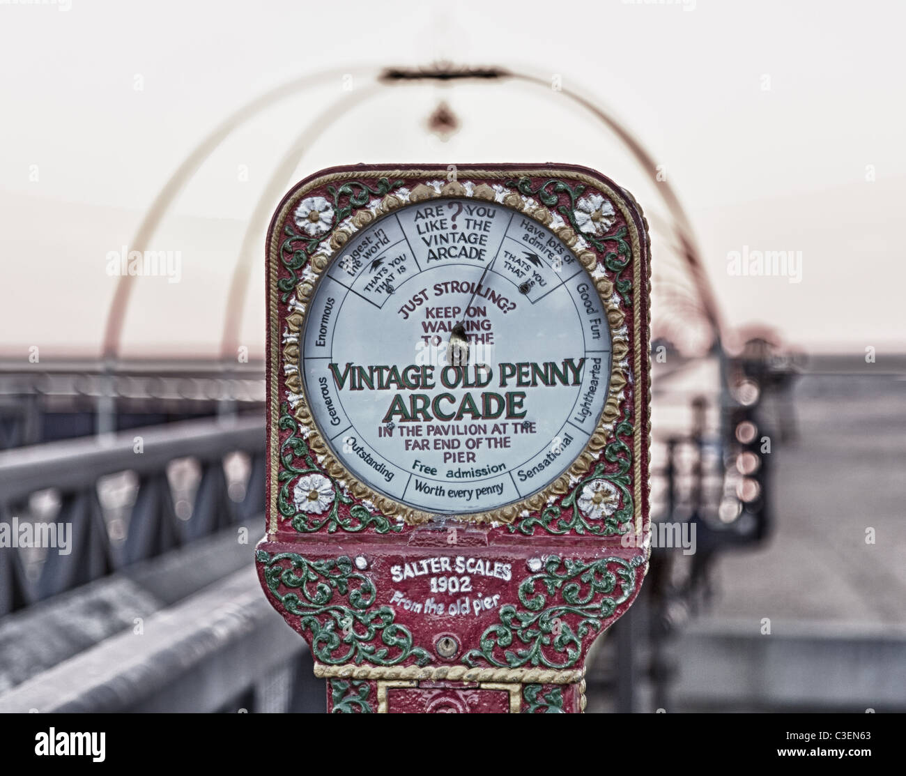 Vintage penny scale hi-res stock photography and images - Alamy