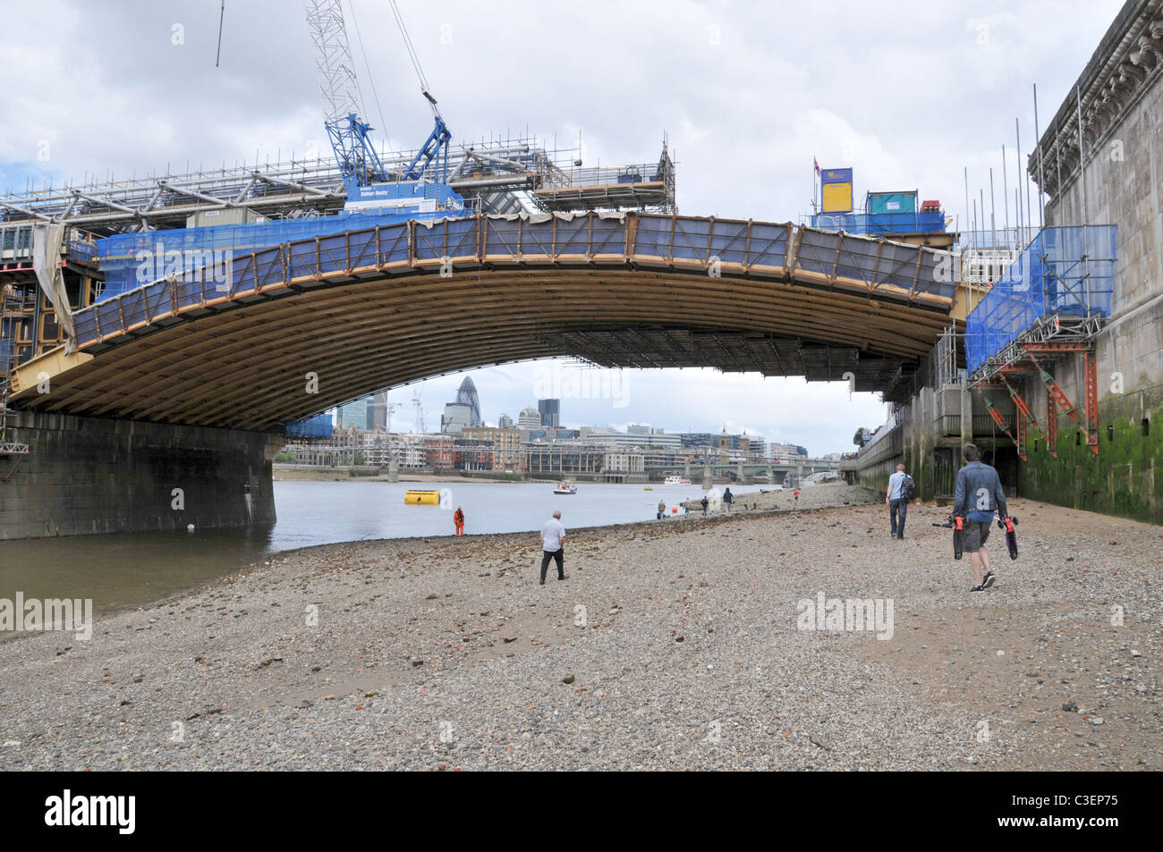 River Thames low tide Thames foreshore beach pebbles sand Stock Photo ...