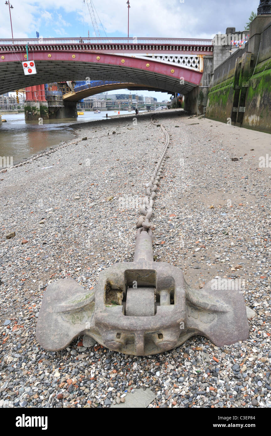 Anchor chain on pebbly beach Thames foreshore River Thames low tide ...