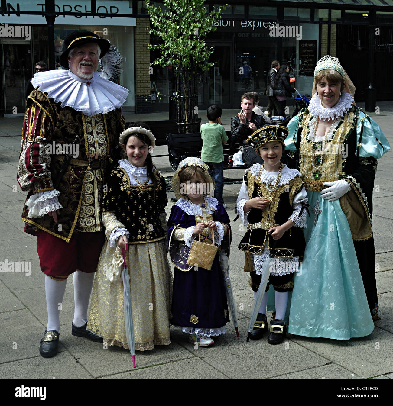 Elizabethan costumes hi-res stock photography and images - Alamy
