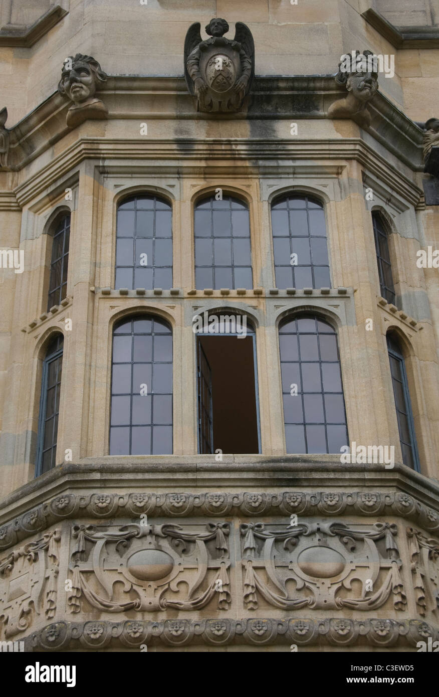 OXFORDSHIRE; OXFORD; ST.JOHN'S COLLEGE; ORIEL BAY WINDOW Stock Photo ...