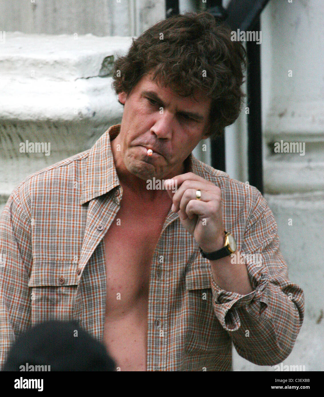 Josh Brolin Smoking