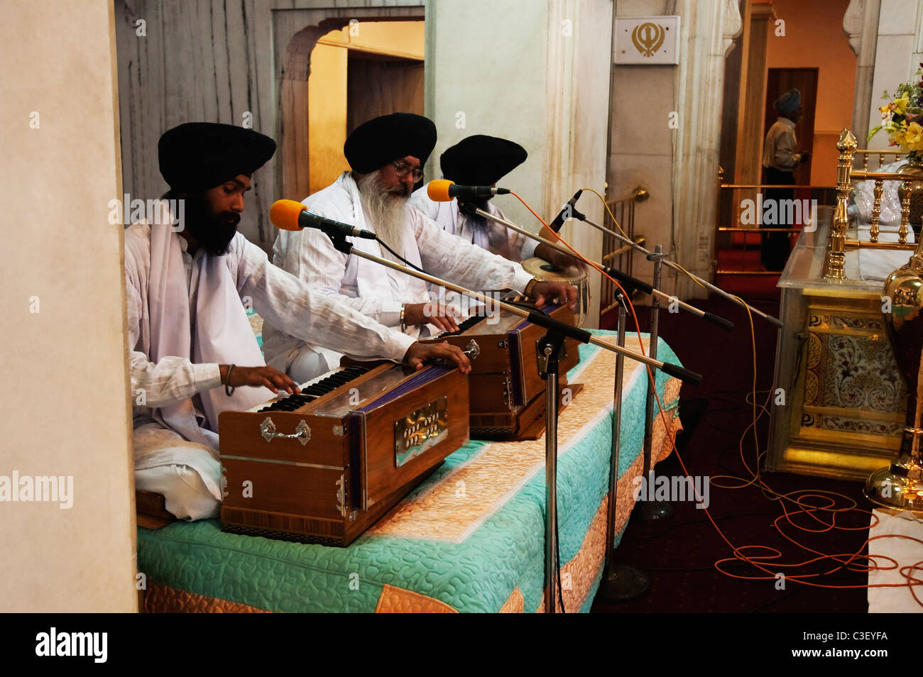 Men singing shabads (hymns) at a gurudwara, Gurudwara Bangla Sahib, New ...