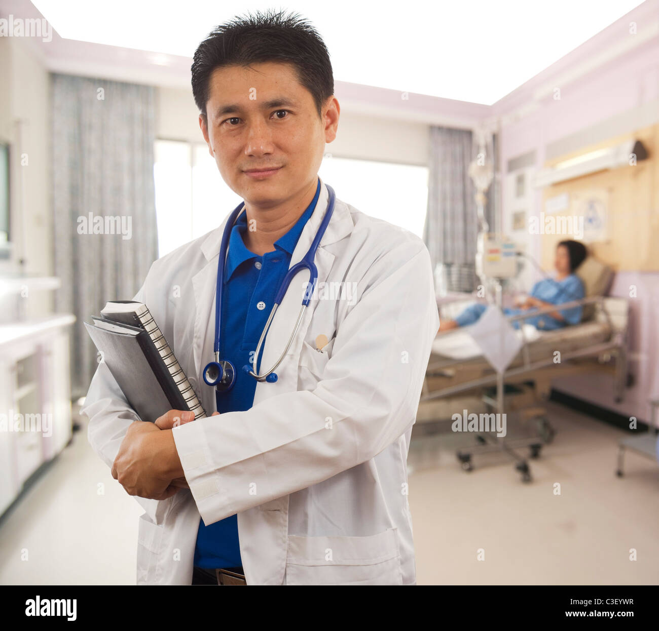 Doctor with patient in hospital room Stock Photo - Alamy