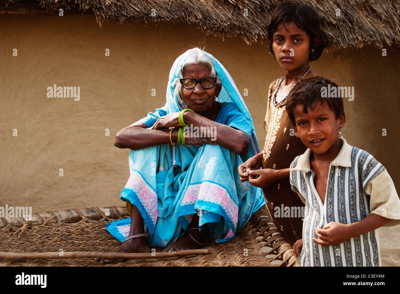 India poverty 70s hi-res stock photography and images - Alamy