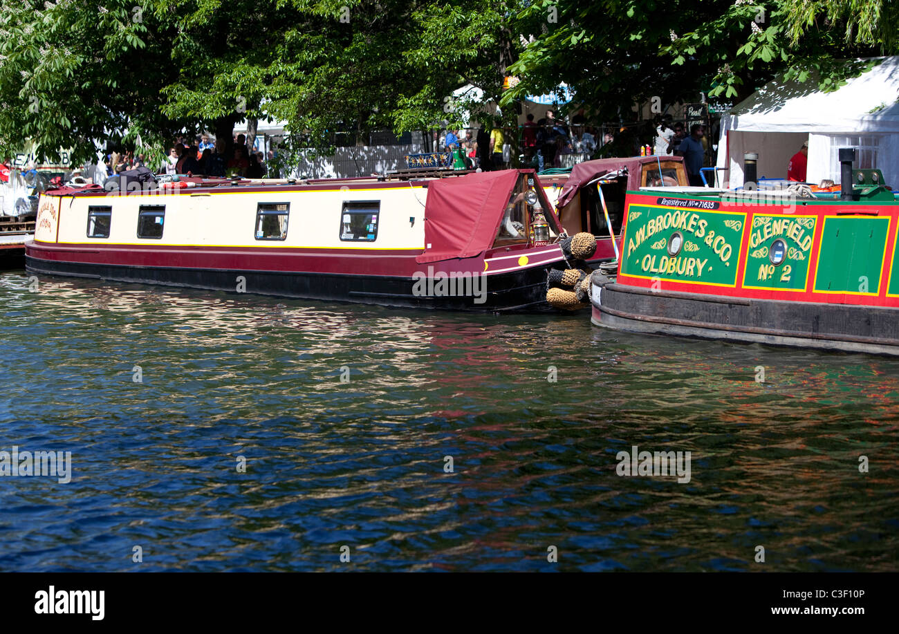 Barge and a narrowboat on Regent's Canal at Little Venice, London ...