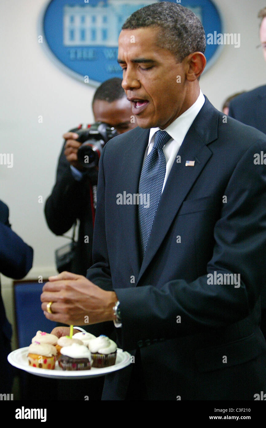 President Barack Obama celebrating his 48th birthday today, walks into ...