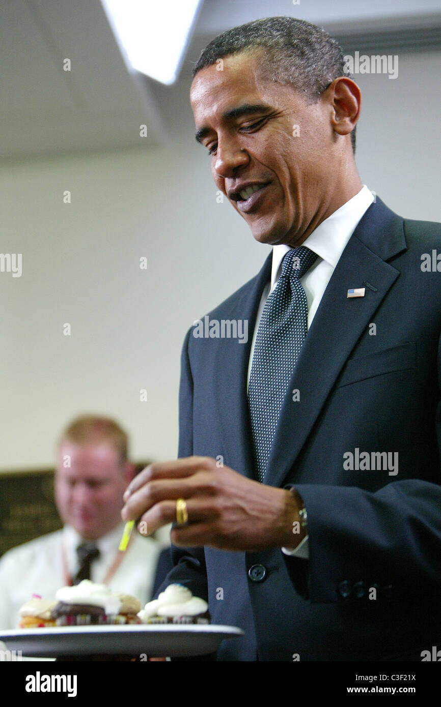 President Barack Obama celebrating his 48th birthday today, walks into ...
