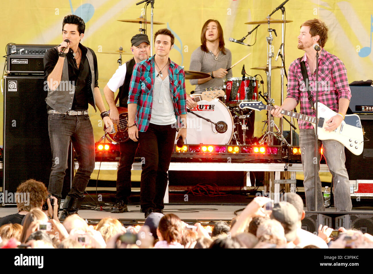 Adam Lambert, Kris Allen and David Cook performing live on 'Good ...