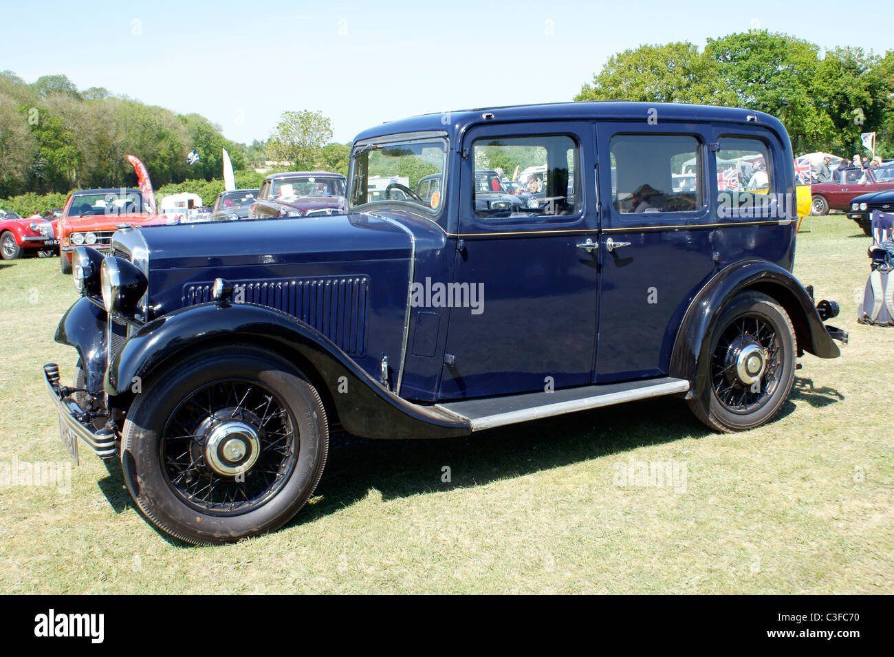 MORRIS 8, SALOON MORRIS UB ENGINE 918cc FOUR CYLINDER SIDE VALVE ENGINE ...