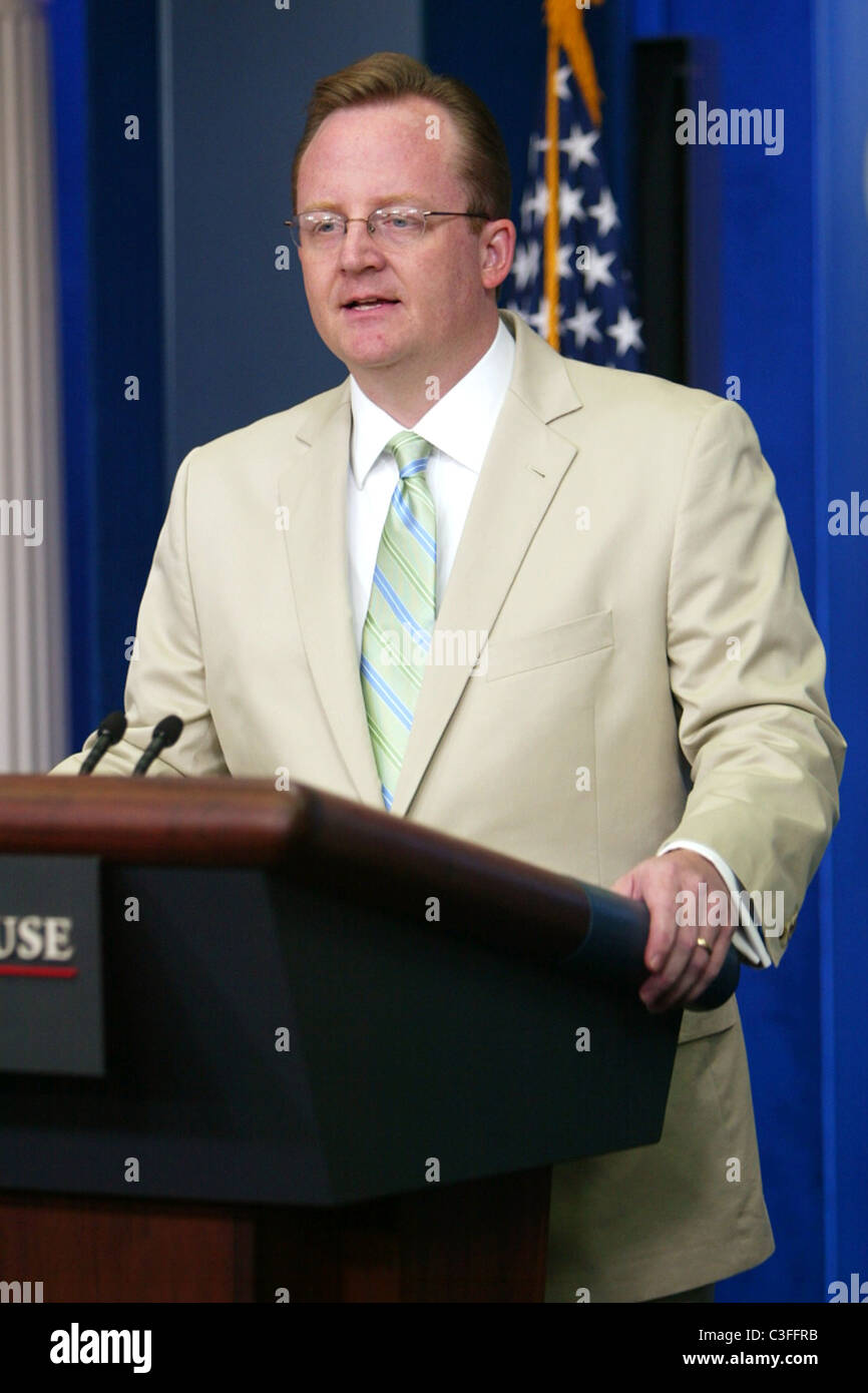 White House press secretary Robert Gibbs held a press conference in the ...