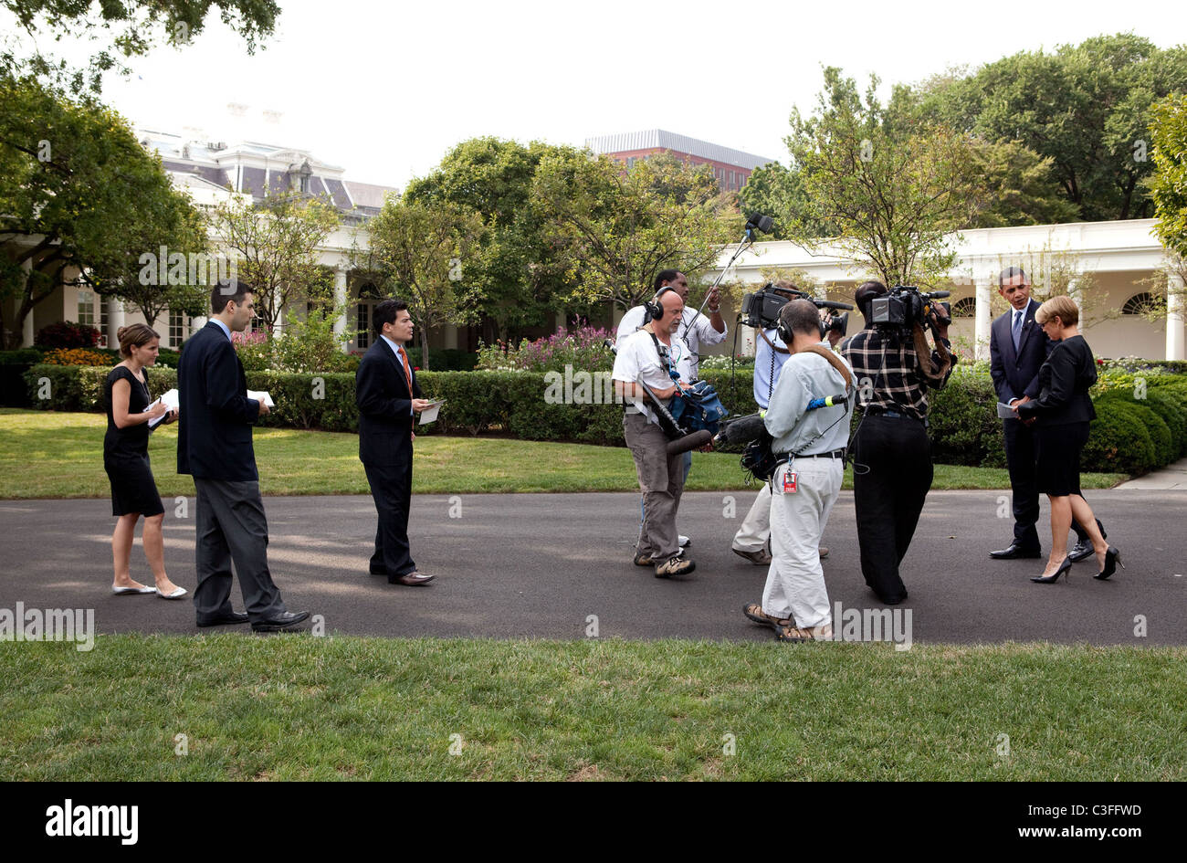 President Barack Obama walks along the driveway of the South Lawn ...