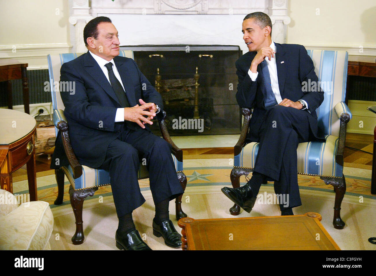 US President Barack Obama welcomes Egyptian President Hosni Mubarak to ...