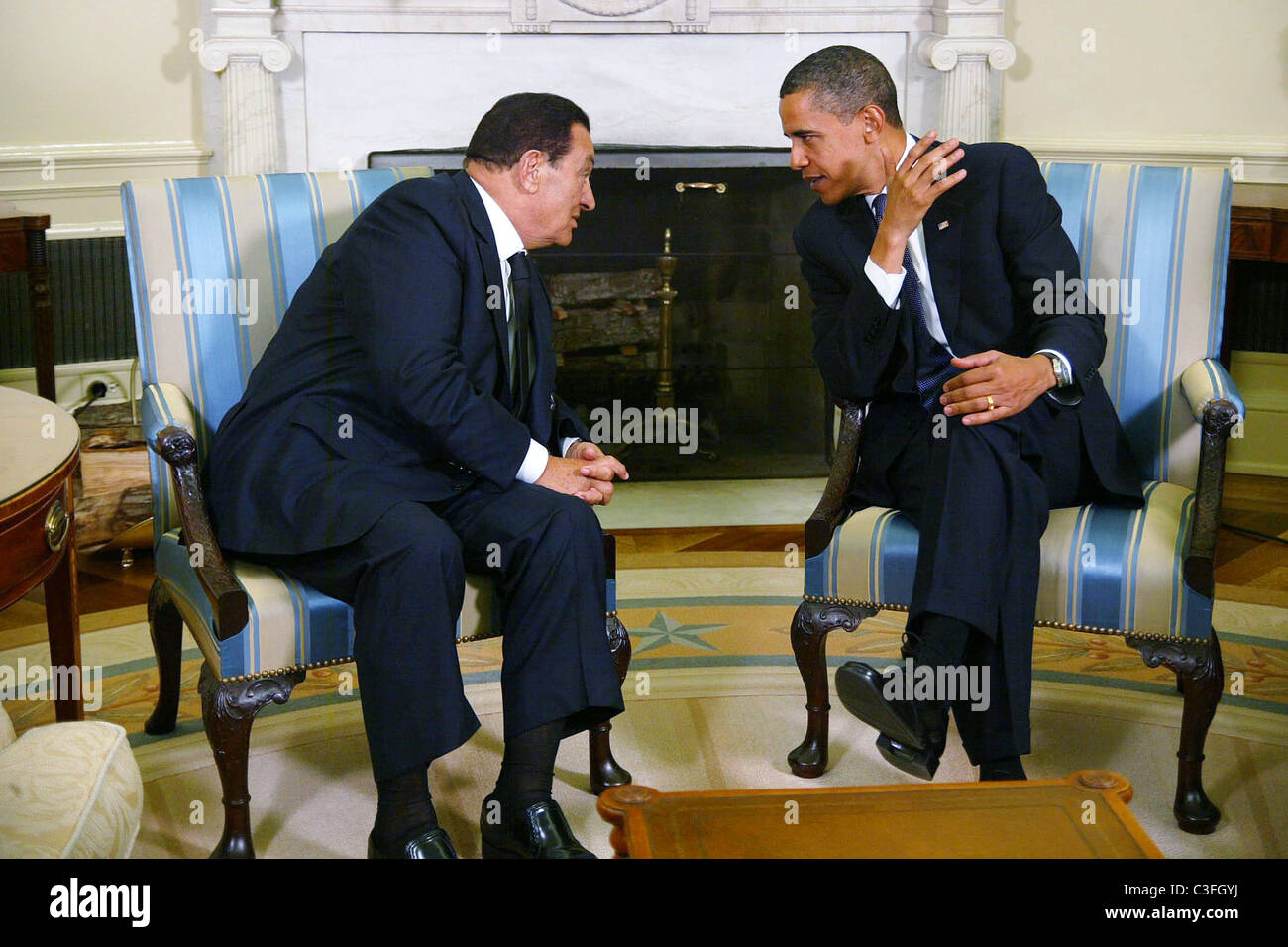 US President Barack Obama welcomes Egyptian President Hosni Mubarak to ...