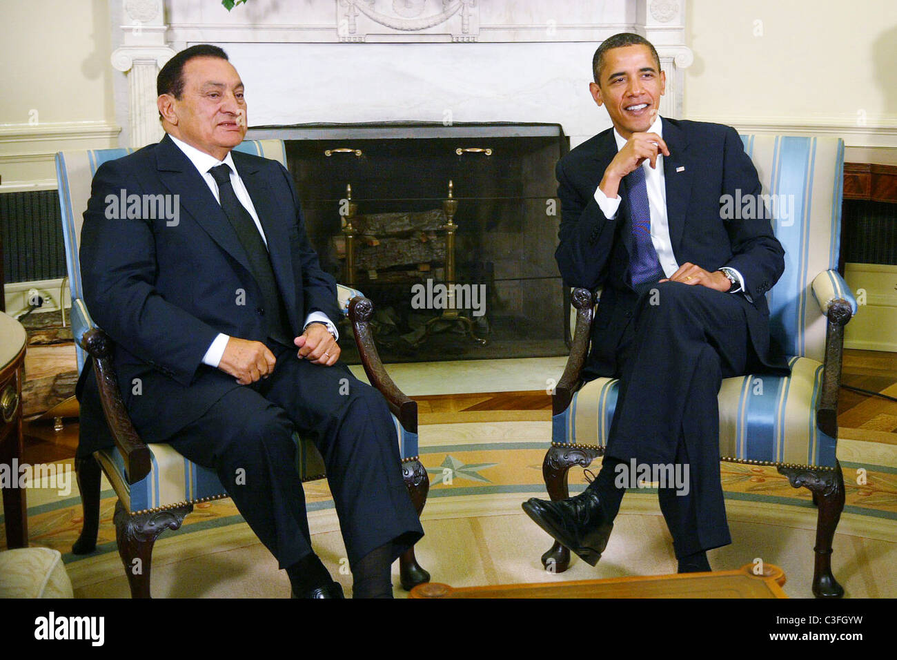 US President Barack Obama welcomes Egyptian President Hosni Mubarak to ...