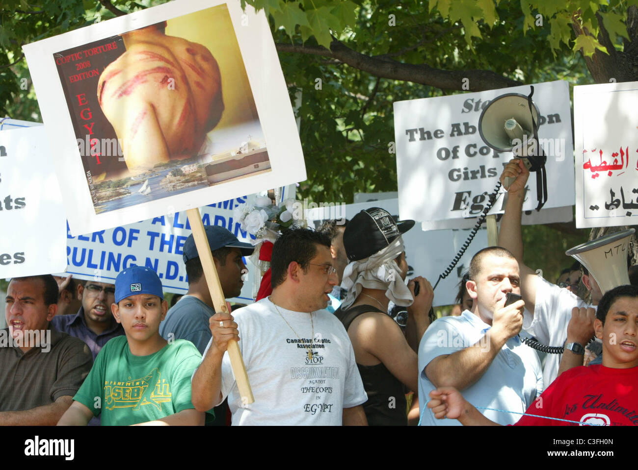 Coptic Americans (Egyptian Christians) hold rally in Lafayette Park to ...